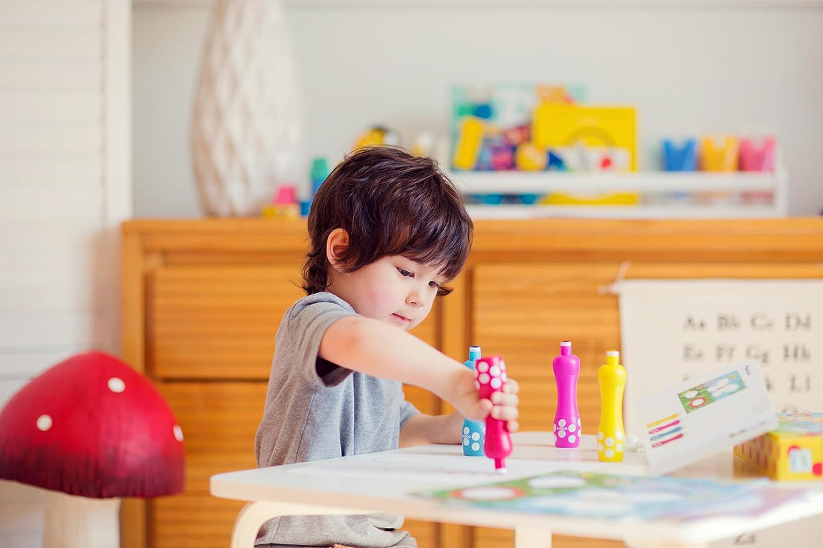 Small Dots Mess Free Painting Set – HUZZAH! Toys